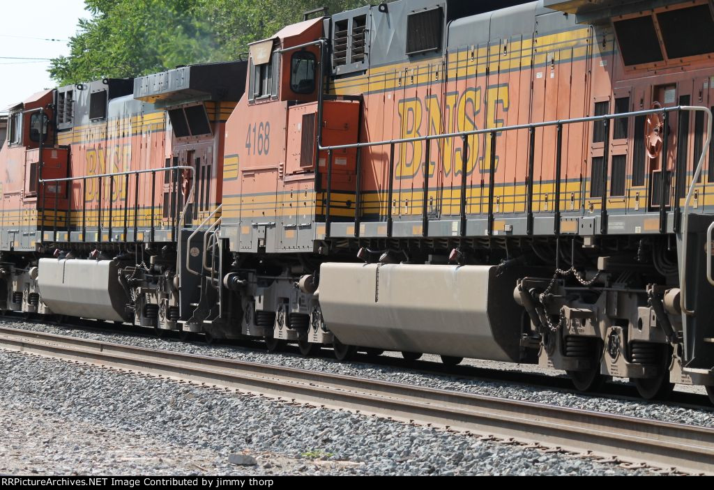 BNSF 4168 2nd unit out on K416.